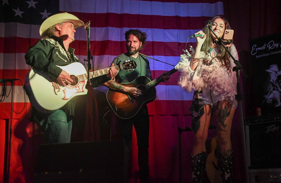 Sheyna Gee bei den Blazing Saddles – CountryHome